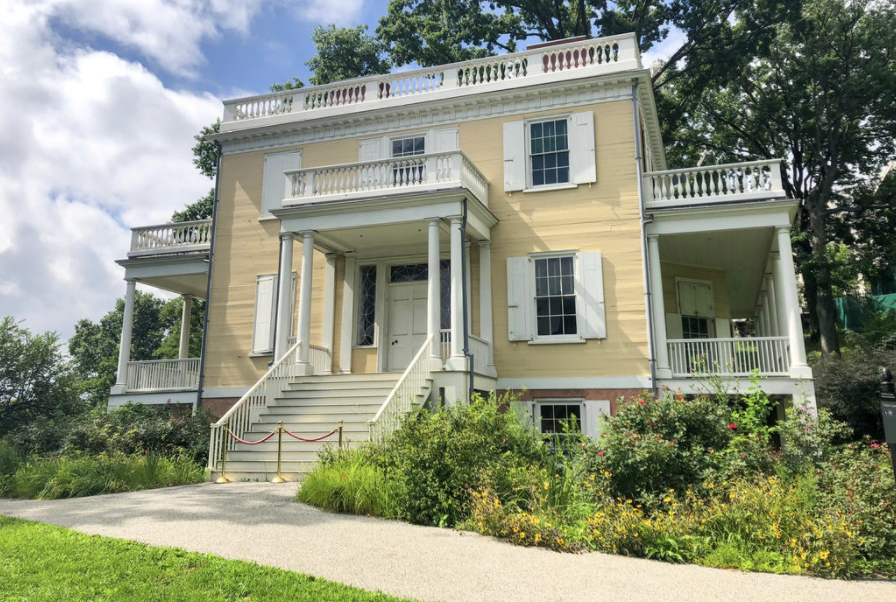 Walking the Length of Manhattan (13+ miles) - Hattie Kolp